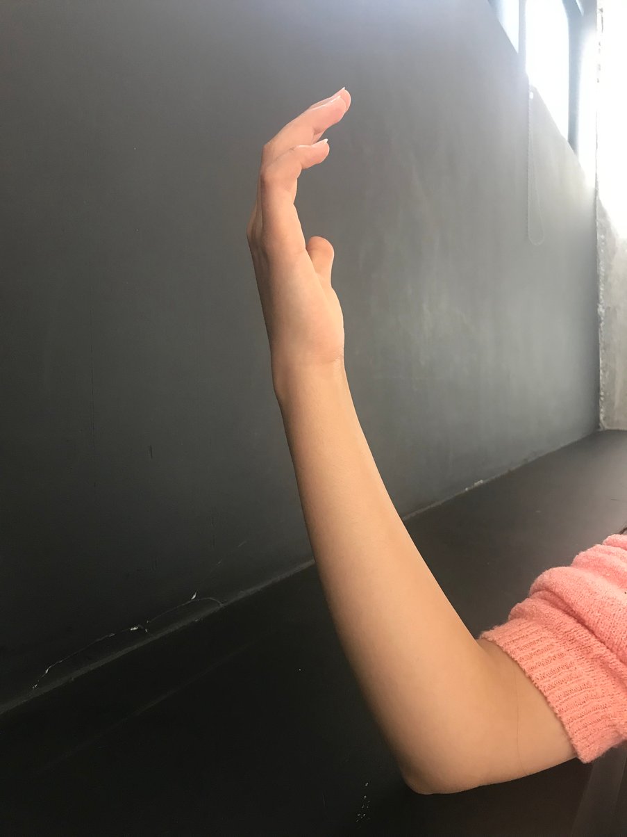 Positioning the upper limb for 3D scanning